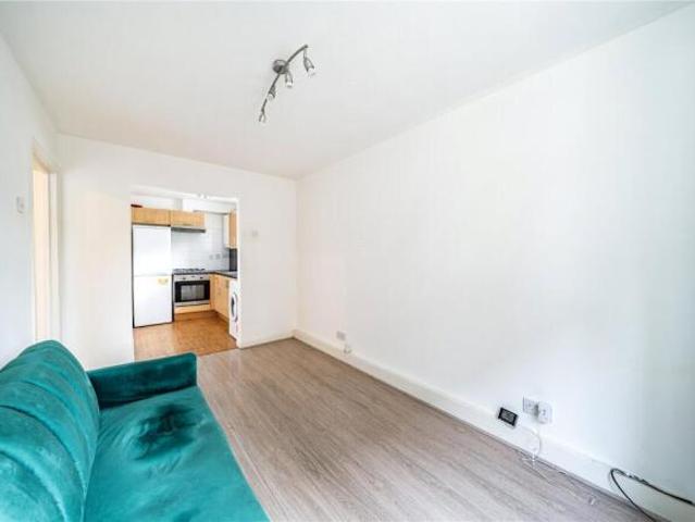 2 bedroom flat for rent in Bankside Place, Vale Terrace, Harringay, London, N4