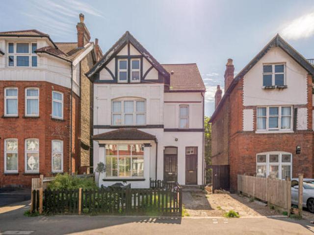 2 bedroom flat for rent in Babington Road, Streatham, London, SW16