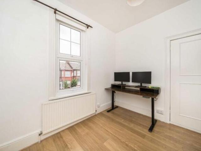 2 bedroom flat for rent in Babington Road, Streatham, SW16