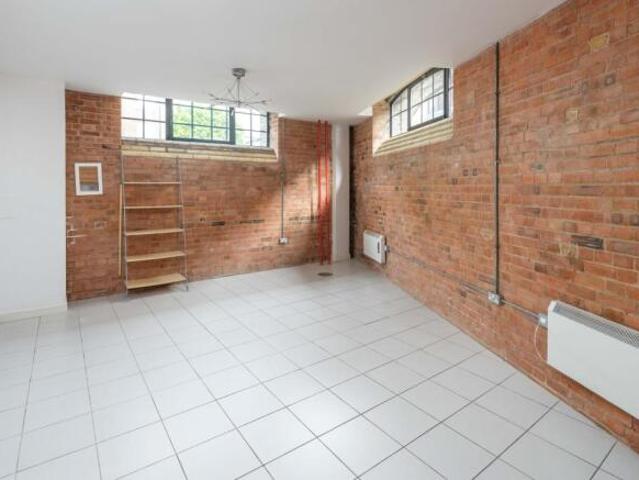 2 bedroom flat for rent in Back Church Lane, London, E1