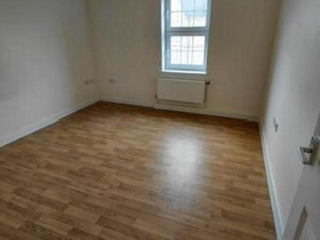 2 bedroom flat for rent in Bagshawe Court, Luton, LU1