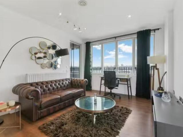 2 bedroom flat for rent in Baillie Apartments, Royal Victoria.
