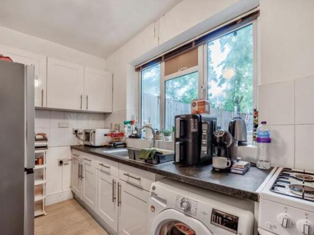 2 bedroom flat for rent in Baker Road, Willesden Junction, NW10
