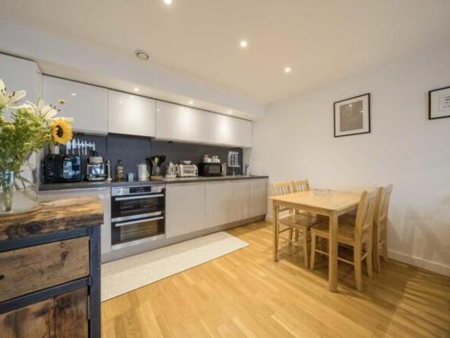 2 bedroom flat for rent in Baltic Avenue, Brentford, TW8