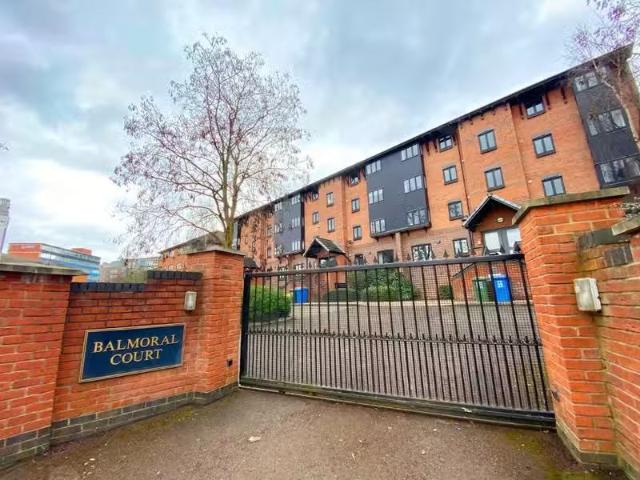 2 bedroom flat for rent in Balmoral Court, 1 Scotland Street.