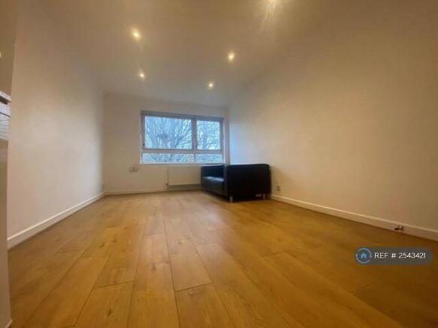 2 bedroom flat for rent in Bartholomew Close, London, SW18
