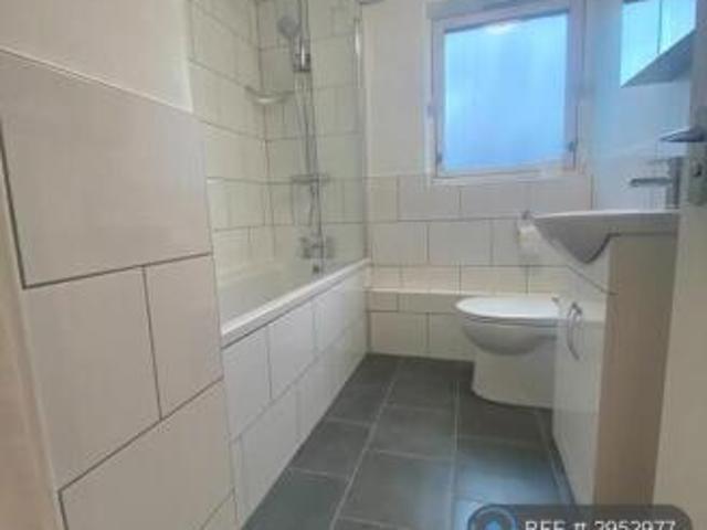 2 bedroom flat for rent in Bartholomew Close, London, SW18