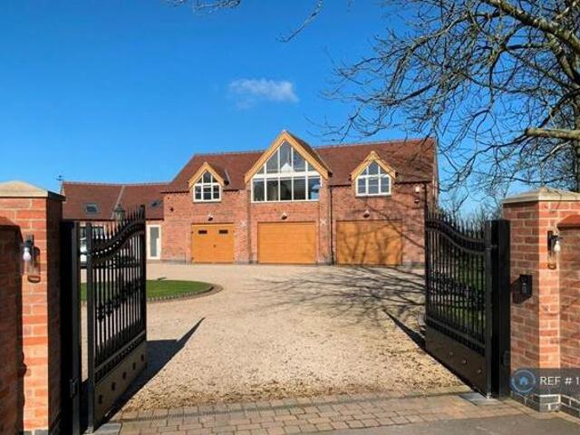 2 Bedroom Flat For Rent In Barton In The Beans