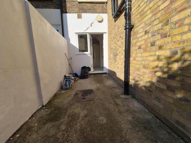 2 bedroom flat for rent in Bardolph Rd, Holloway, N7