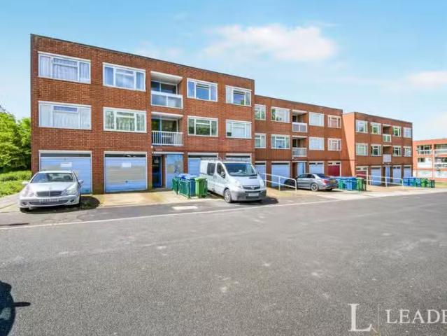 2 bedroom flat for rent in Barley Croft, Harlow, CM18