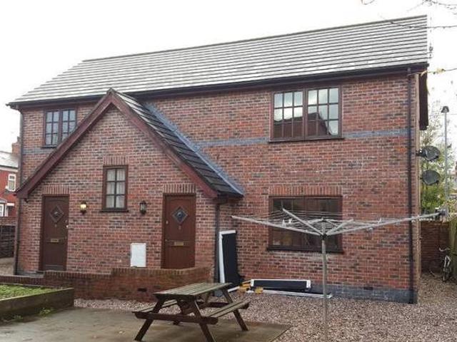 2 bedroom flat for rent in Barlow Moor Road Manchester Greater Manchester M21