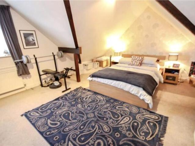 2 bedroom flat for rent in Barlow Moor Road, West Didsbury, Manchester, M20