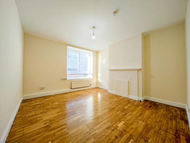2 bedroom flat for rent in Barnfield Road, Plumstead, London, SE18