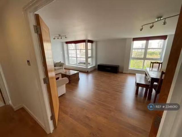 2 bedroom flat for rent in Barrier Point Road, London, E16