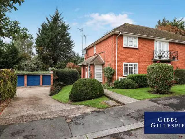2 bedroom flat for rent in Barrowdene Close, Pinner, HA5