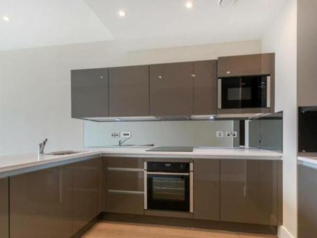 2 Bedroom Flat For Rent In Battersea, London