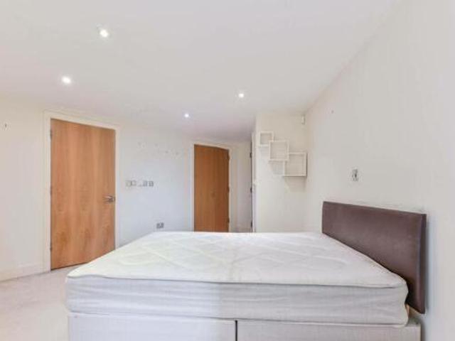 2 Bedroom Flat For Rent In Battersea, London