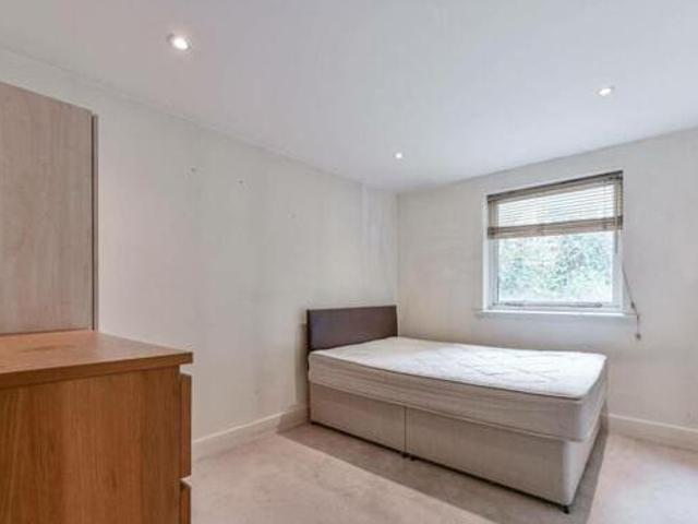 2 Bedroom Flat For Rent In Battersea, London