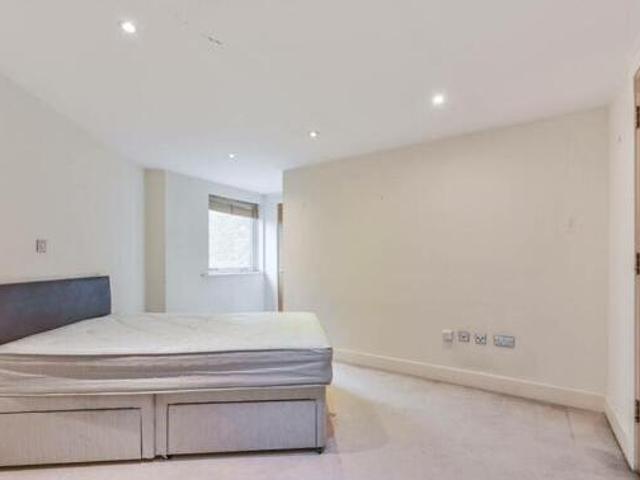 2 Bedroom Flat For Rent In Battersea, London