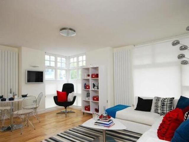 2 Bedroom Flat For Rent In Battersea Park, London