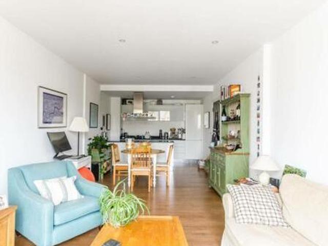 2 Bedroom Flat For Rent In Battersea Park, London