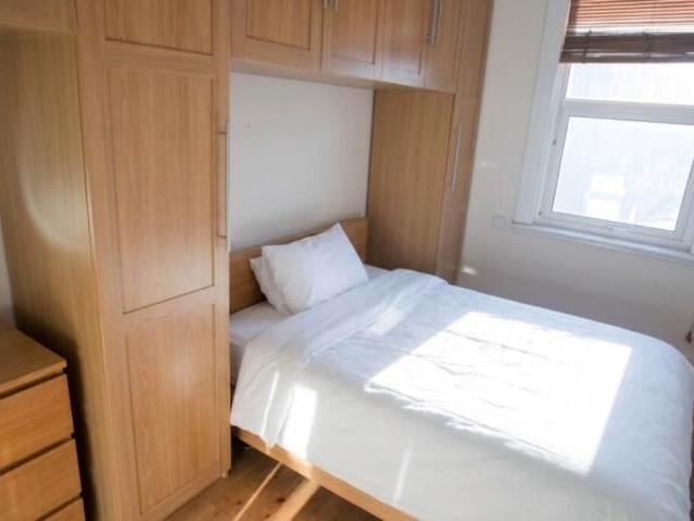 2 bedroom flat for rent in Battersea Park Road, Battersea, SW11