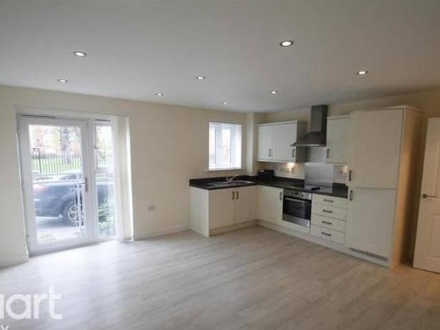 2 bedroom flat for rent in Battle Square Reading RG30 1DU RG30