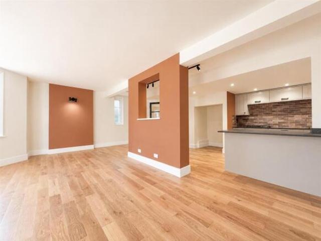 2 bedroom flat for rent in Battledown Approach, Cheltenham GL52 6QZ, GL52