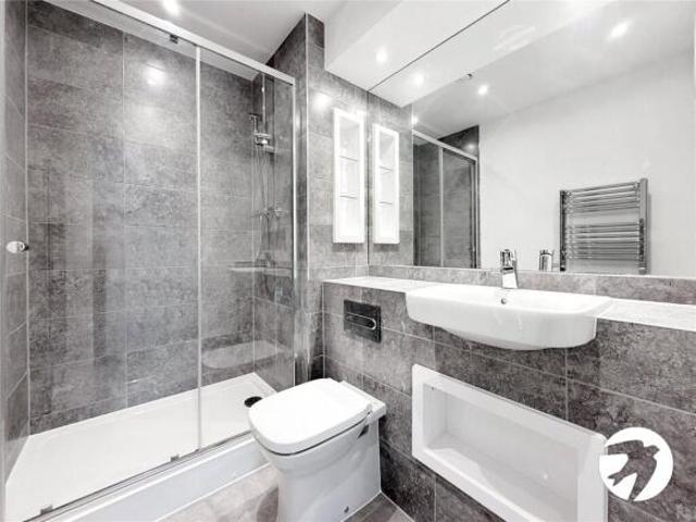 2 bedroom flat for rent in Batesford Close, Kings Hill, West Malling, Kent, ME19