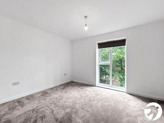 2 bedroom flat for rent in Batesford Close, Kings Hill, West Malling, Kent, ME19