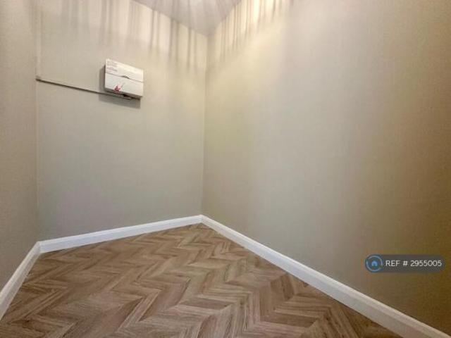 2 bedroom flat for rent in Bath Close, London, SE15