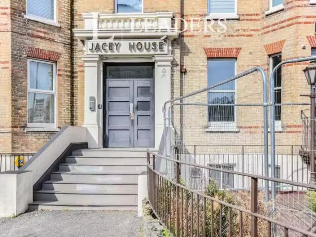 2 bedroom flat for rent in Bath Road, Bournemouth, BH1