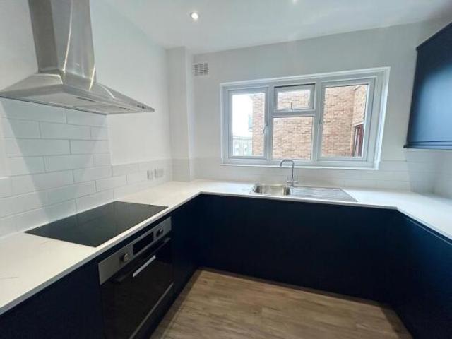 2 bedroom flat for rent in Bath Road, Bournemouth, BH1