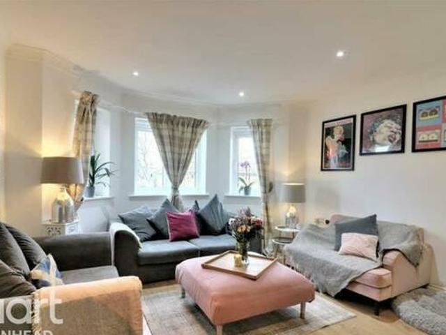 2 bedroom flat for rent in Bath Road Maidenhead SL6