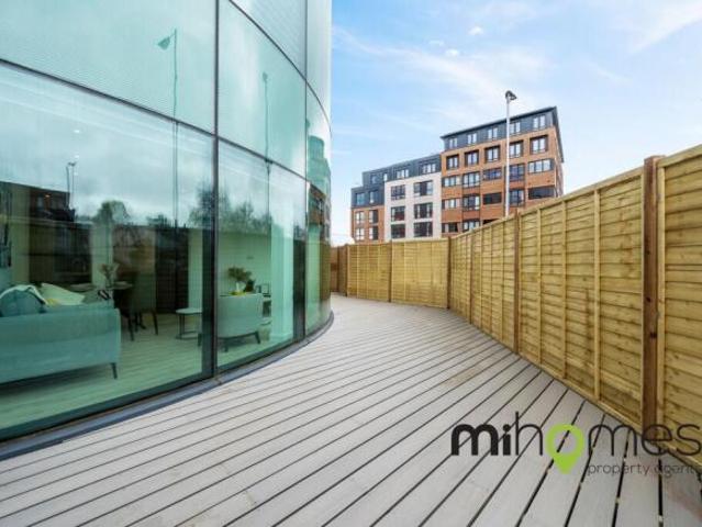 2 bedroom flat for rent in Bath Road, Slough, SL1