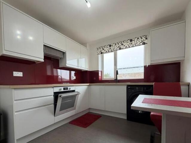 2 bedroom flat for rent in Bath Road, Worthing, BN11