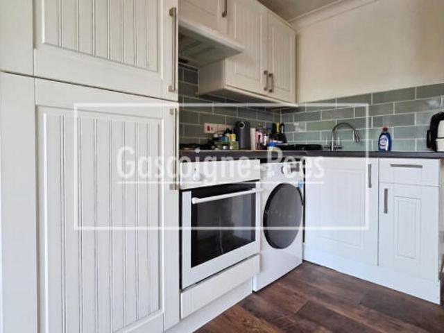 2 bedroom flat for rent in Bayliss Court, Guildford, GU1