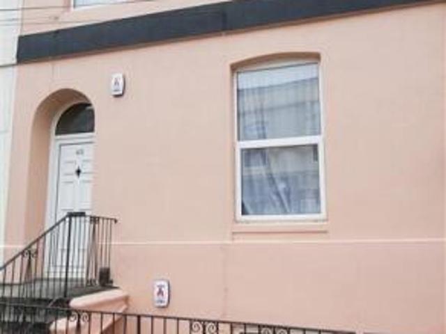 2 bedroom flat for rent in Bayswater Road, Plymouth, PL1