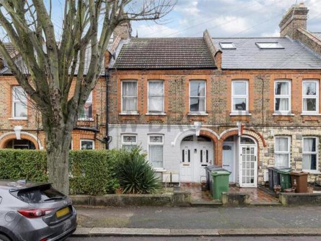 2 bedroom flat for rent in Bemsted Road, Walthamstow, E17