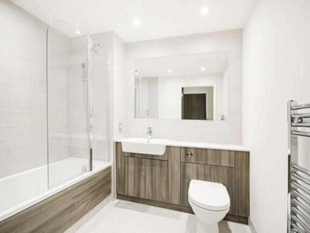 2 bedroom flat for rent in Beaufort Square, Colindale, London, NW9