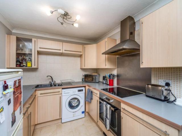 2 bedroom flat for rent in Beaufort Square, CF24