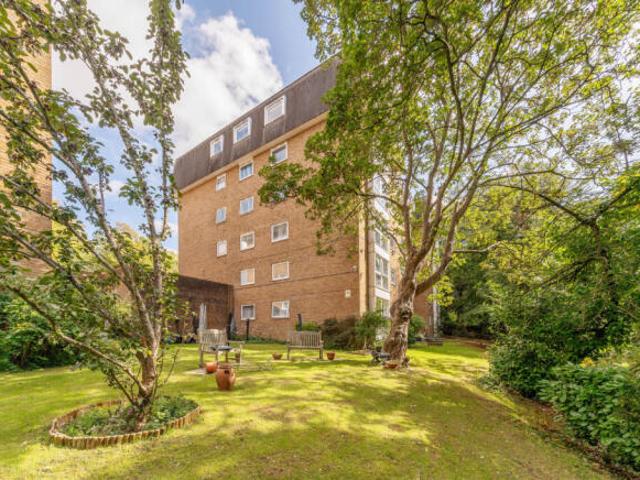 2 bedroom flat for rent in Beaulah Hill, Upper Norwood, London, SE19