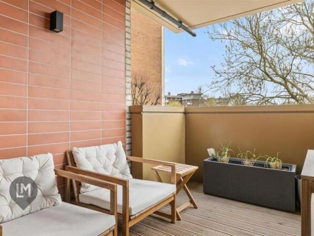 2 bedroom flat for rent in Beaumont Road, London, SW19