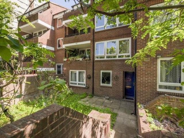 2 bedroom flat for rent in Beaumont Road, Southfields, London, SW19
