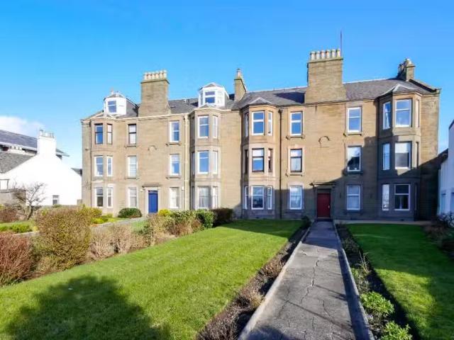 2 bedroom flat for rent in Beach Crescent, Broughty Ferry, Dun.