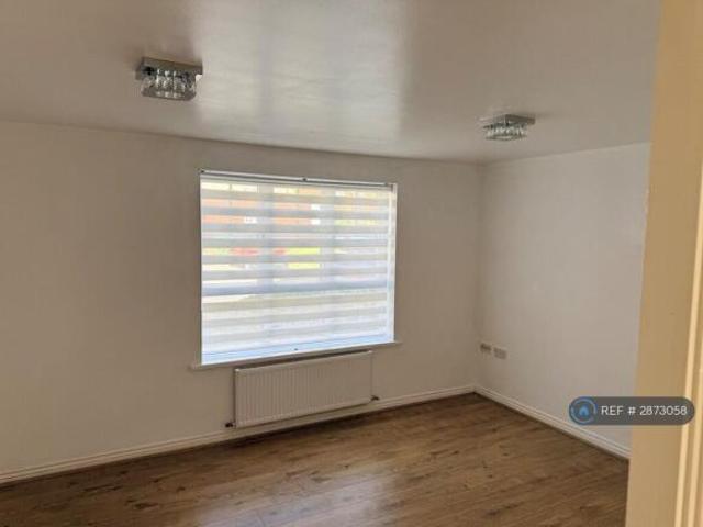 2 bedroom flat for rent in Beckets View, Northampton, NN1