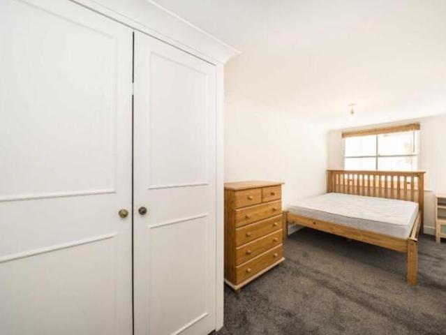 2 bedroom flat for rent in Bedford Road, Clapham, SW4
