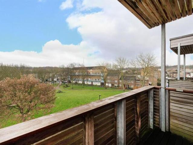 2 bedroom flat for rent in Beeton Way, West Norwood, SE27