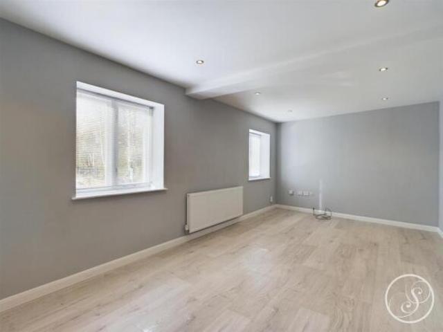 2 bedroom flat for rent in Beech House, Woodhouse Cliff, Leeds, LS6