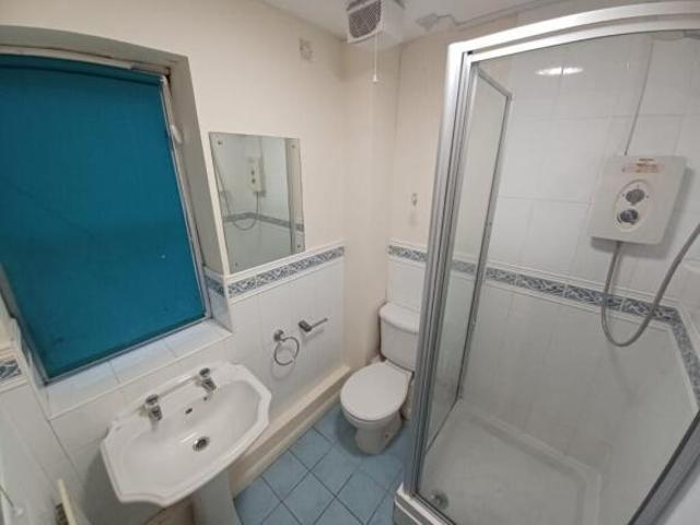 2 bedroom flat for rent in Beechwood Court, 21 Falkland Mount, Leeds, West Yorkshire, LS17